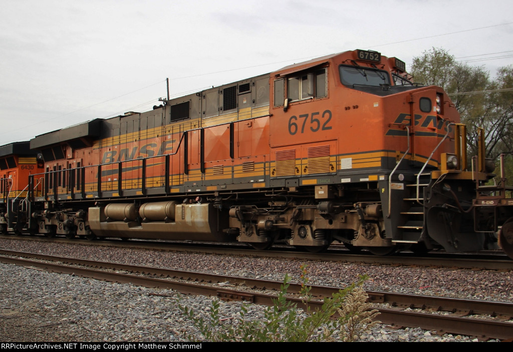 BNSF 6752